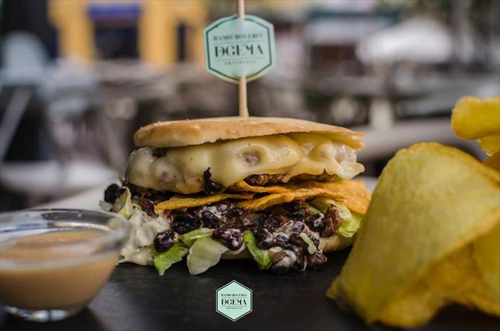 Hamburgueria DeGema lança franchising - Best Franchising